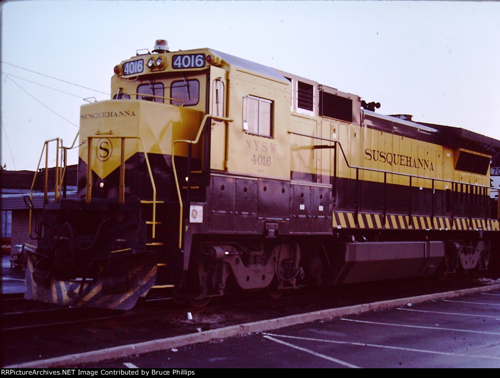 NYSW 4016 (B40-8) at Sou/NS Alexandria Yard Engine House